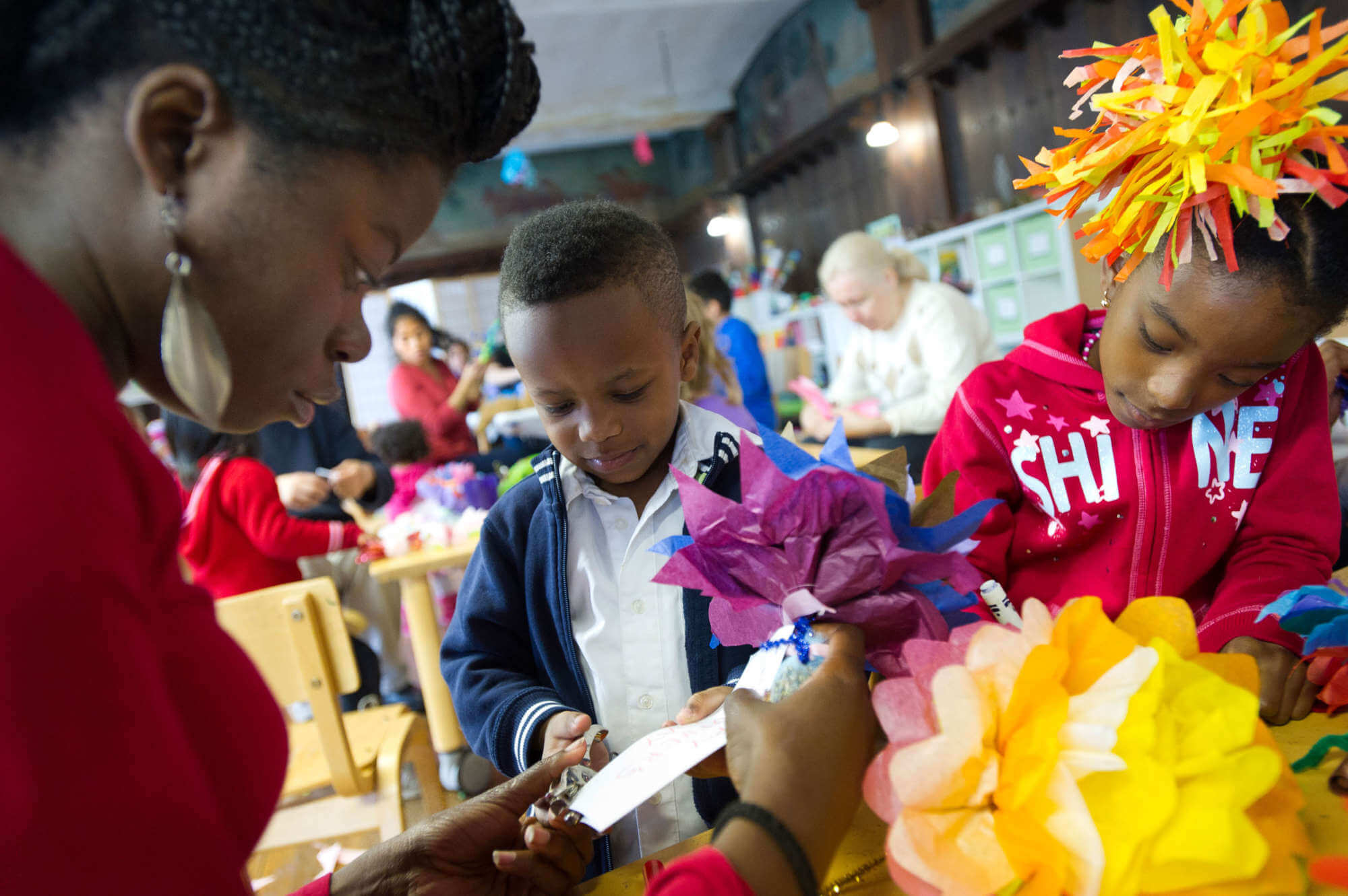 Giant Paper Flowers Station/Flores Gigantes | To Do Bronx